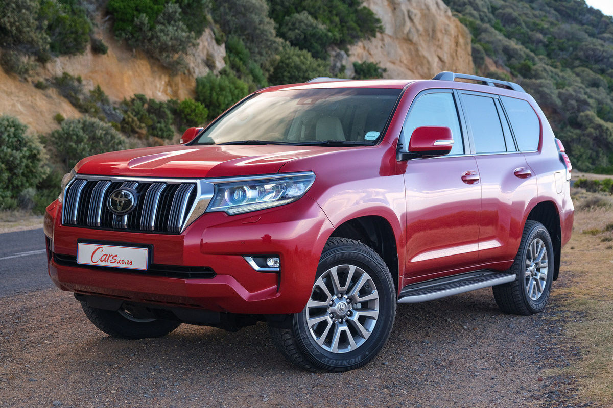 Comparison: Land Rover Defender vs Toyota Prado