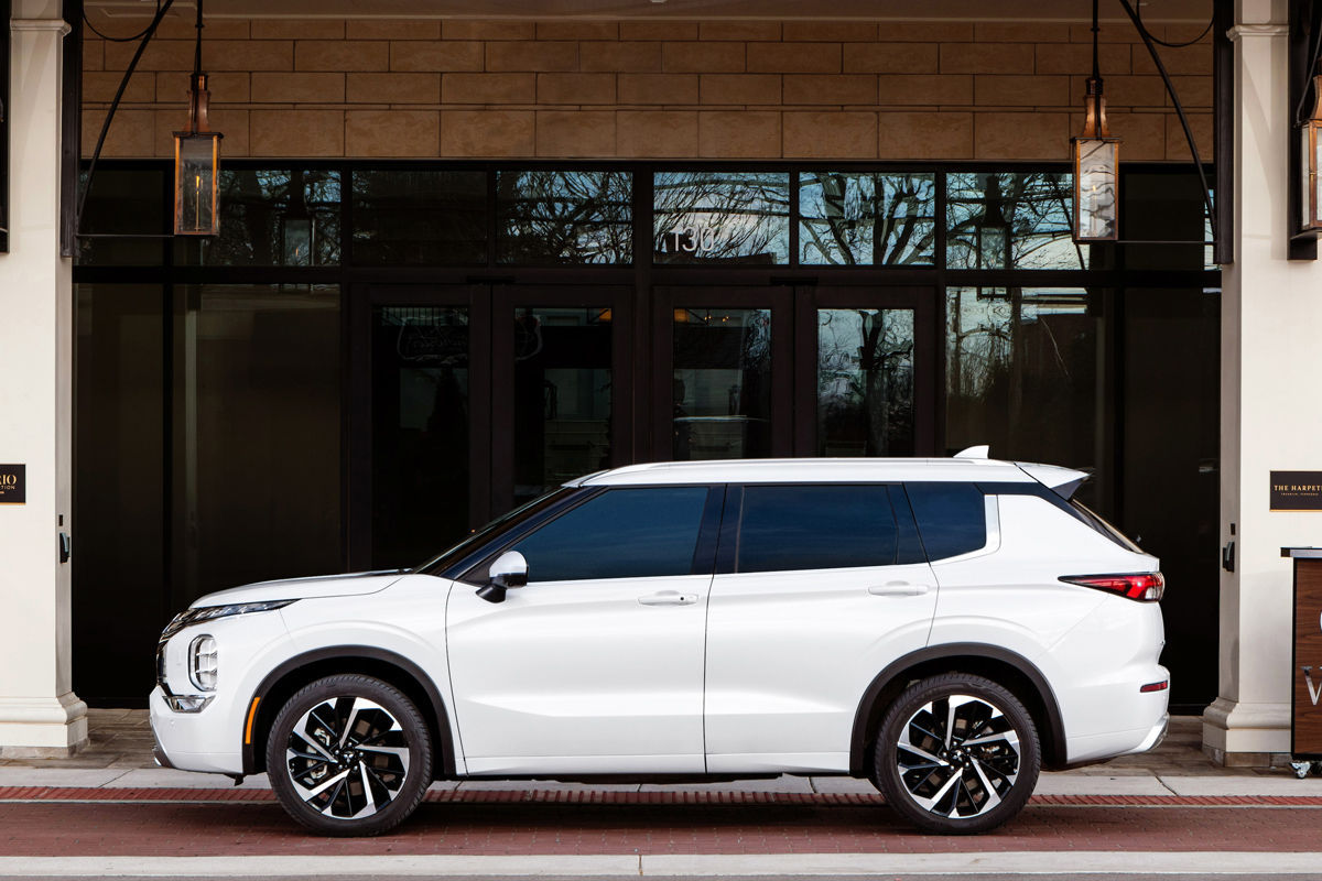 Mitsubishi rolls out new Outlander