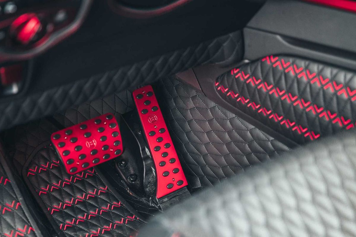 Brabus 900 Rocket Edition is a 662 kW Super SUV