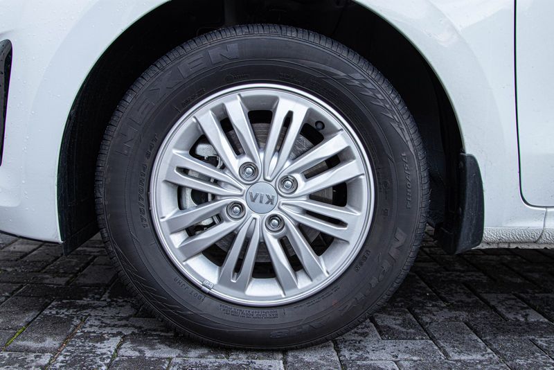 Kia Pegas (2021) Review