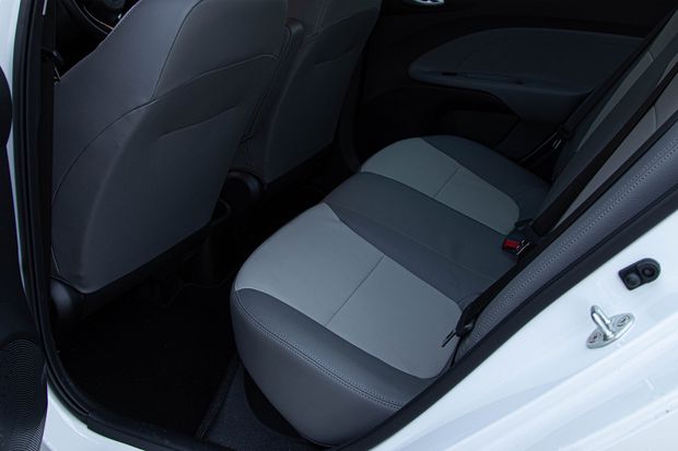 Kia Pegas (2021) Review