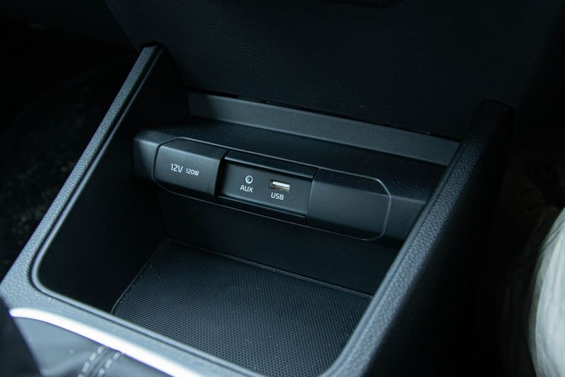 Kia Pegas (2021) Review