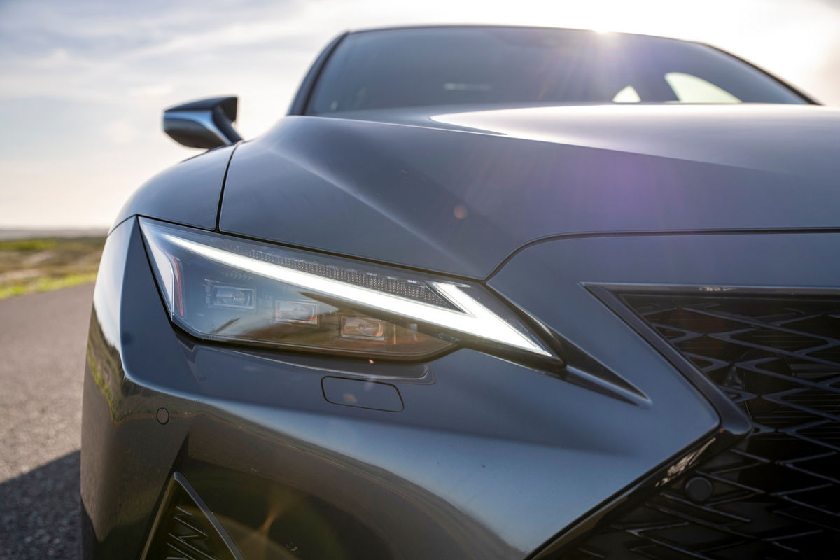 Lexus IS300h (2021) Review