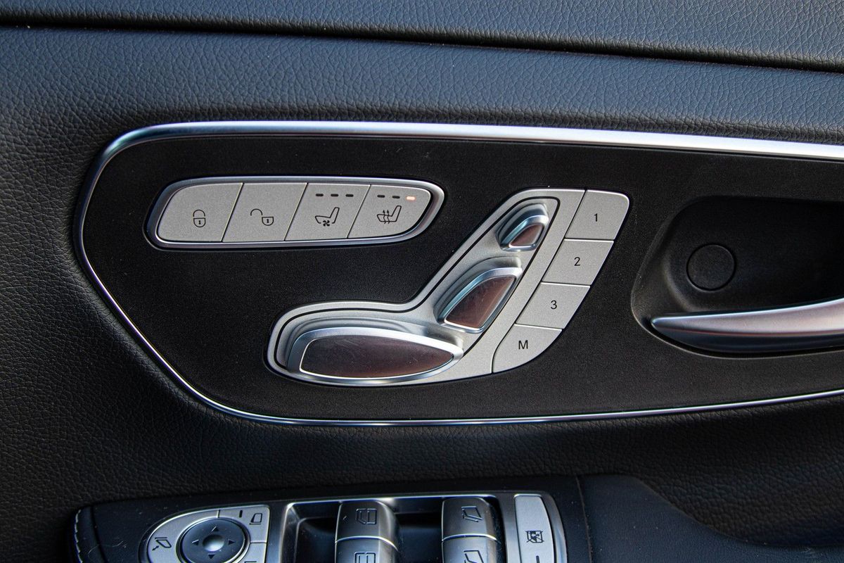 Mercedes-Benz V300d (2021) Review