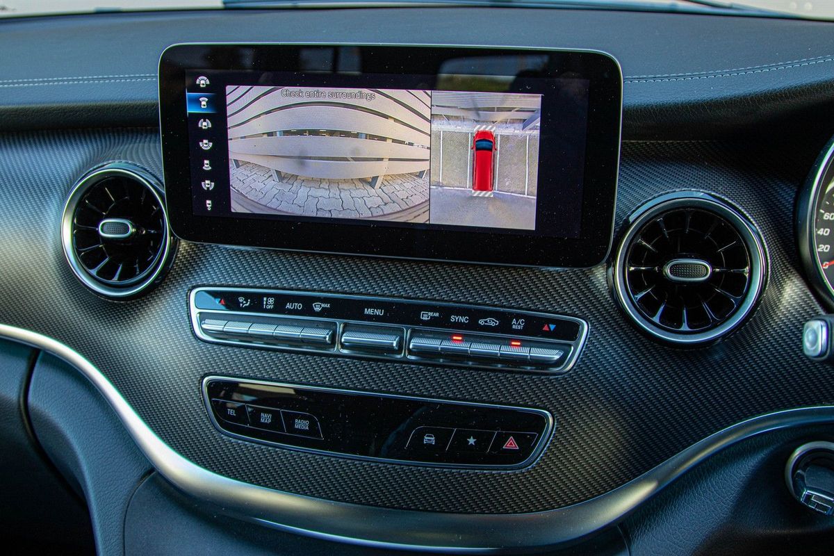 Mercedes-Benz V300d (2021) Review