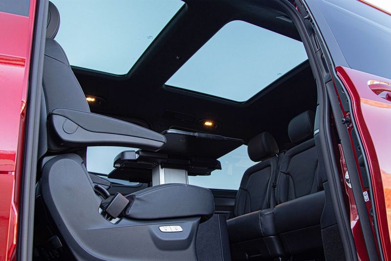 Mercedes-Benz V300d (2021) Review