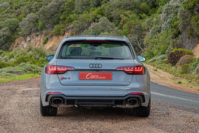 Audi RS4 Avant (2021) Review