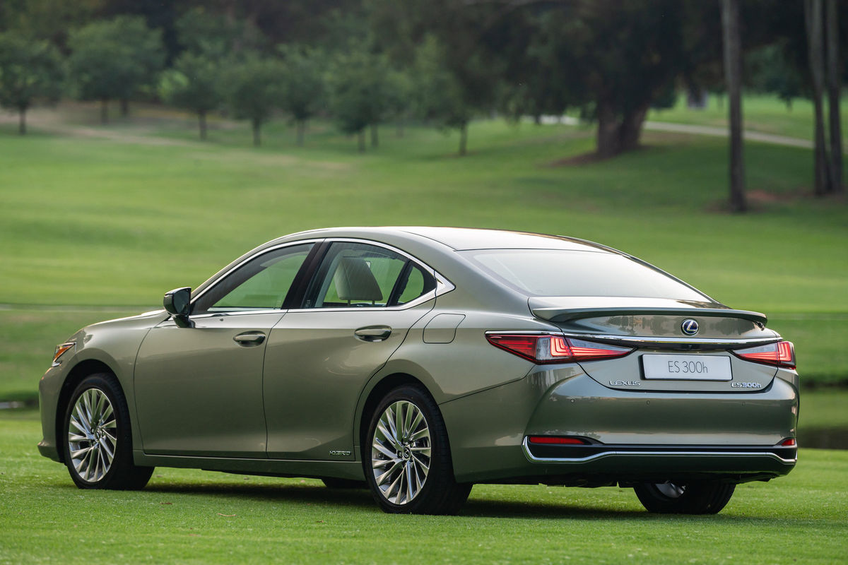 Lexus ES (2021) Launch Review