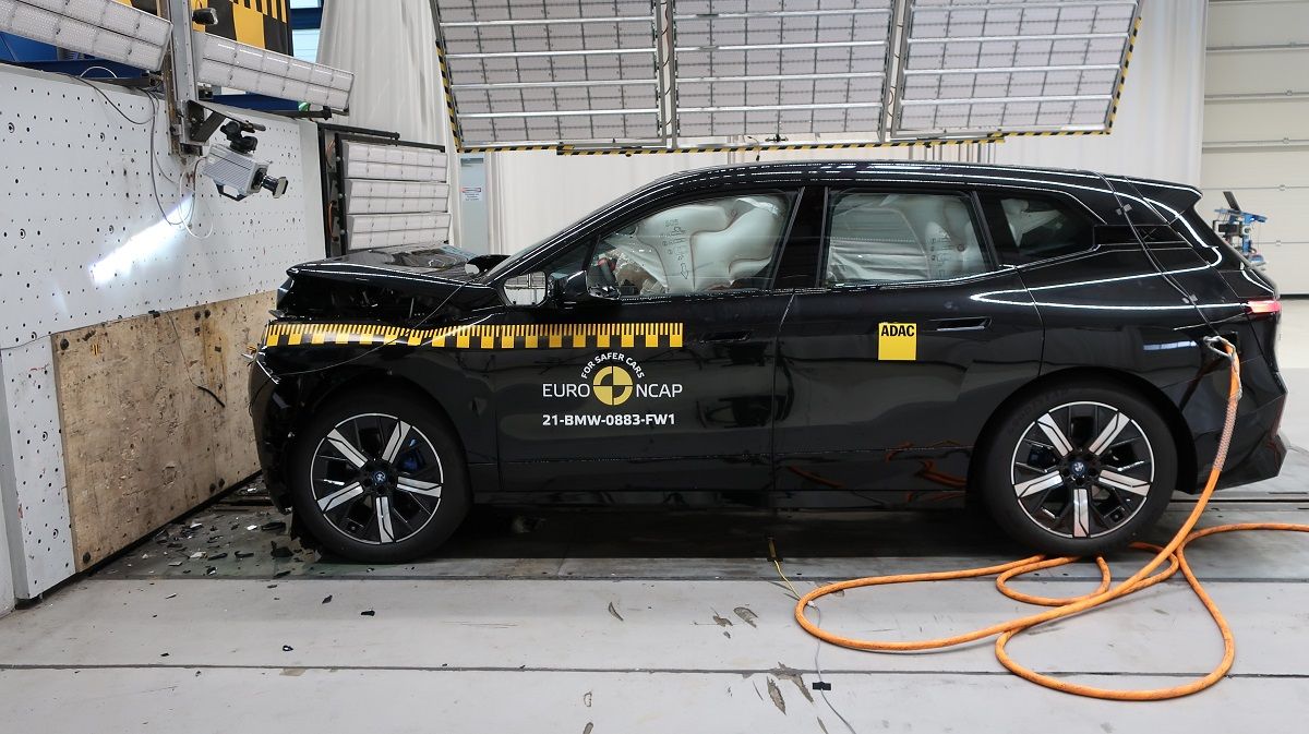 BMW iX Scores 5 Stars in Euro NCAP
