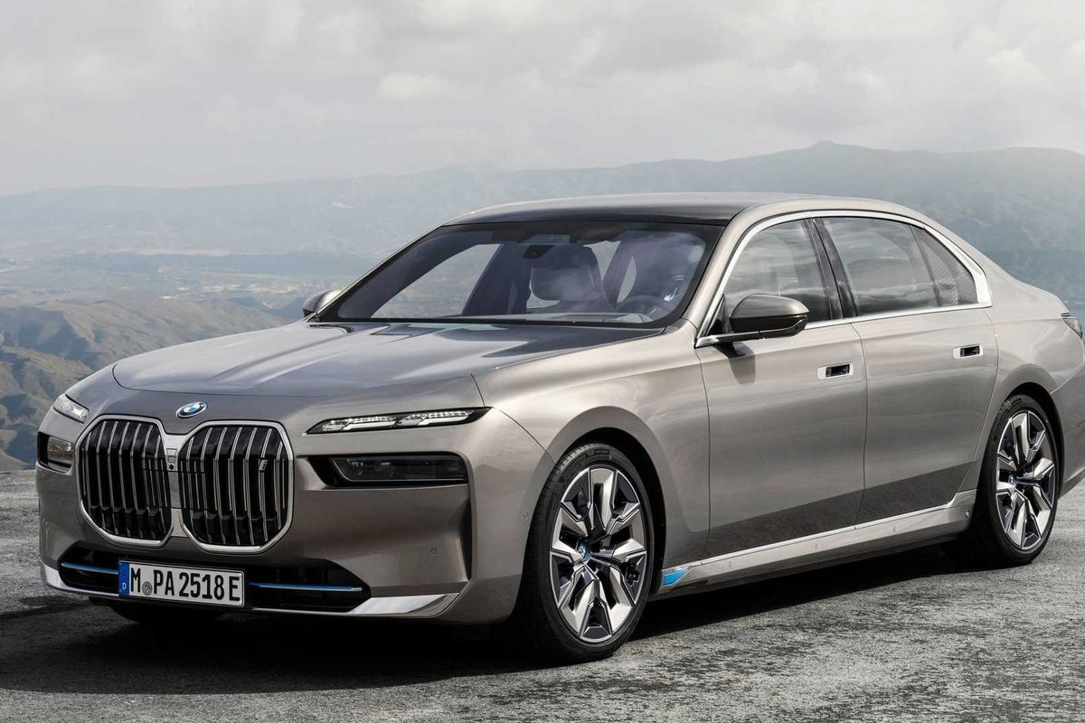 New BMW 7 Series and Electric i7 Revealed