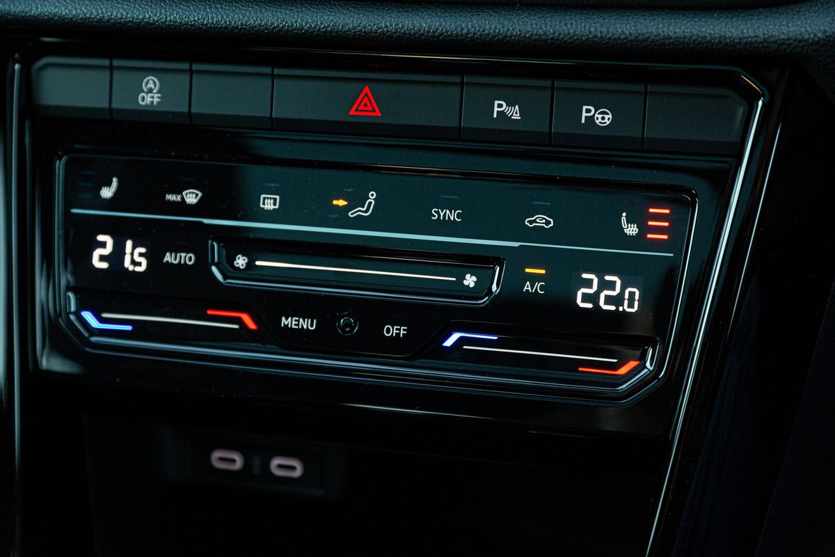 Volkswagen T-Roc (2022) Review