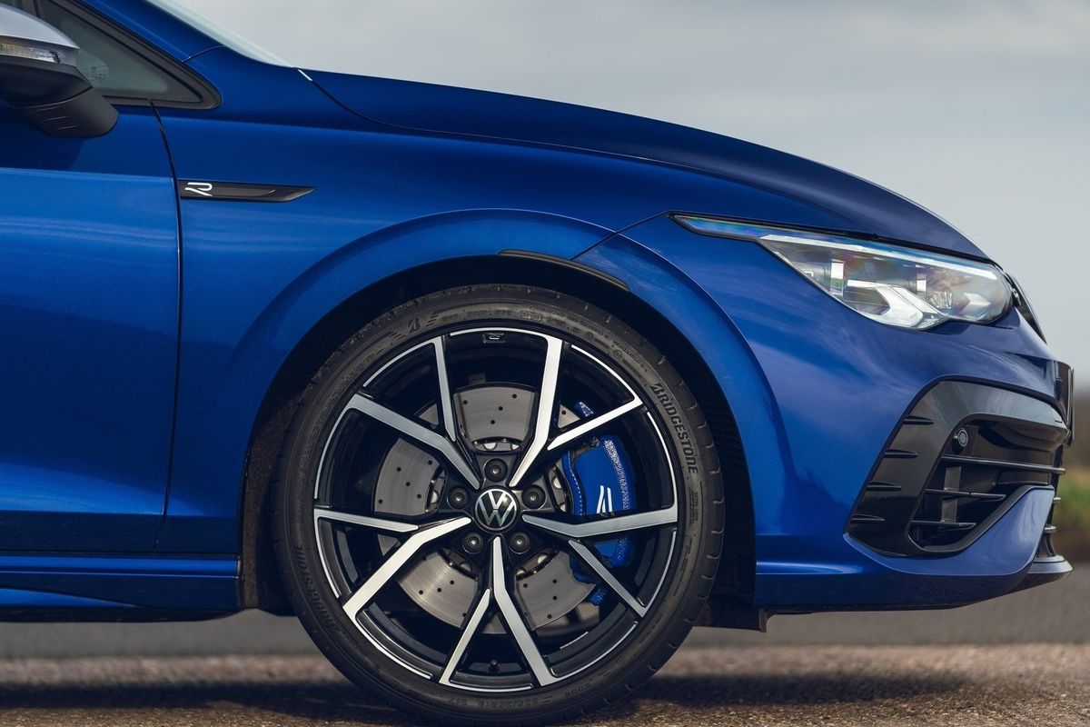 Volkswagen Golf 8 R (2022) Launch Review