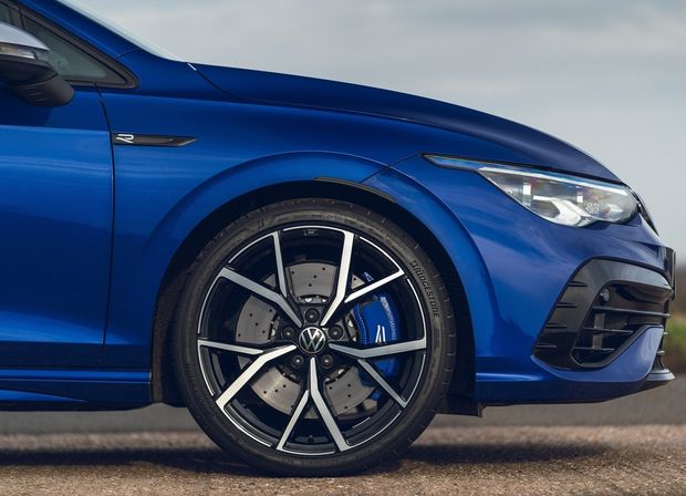 Volkswagen Golf 8 R (2022) Launch Review