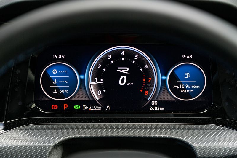 Volkswagen Golf 8 R (2023) Review