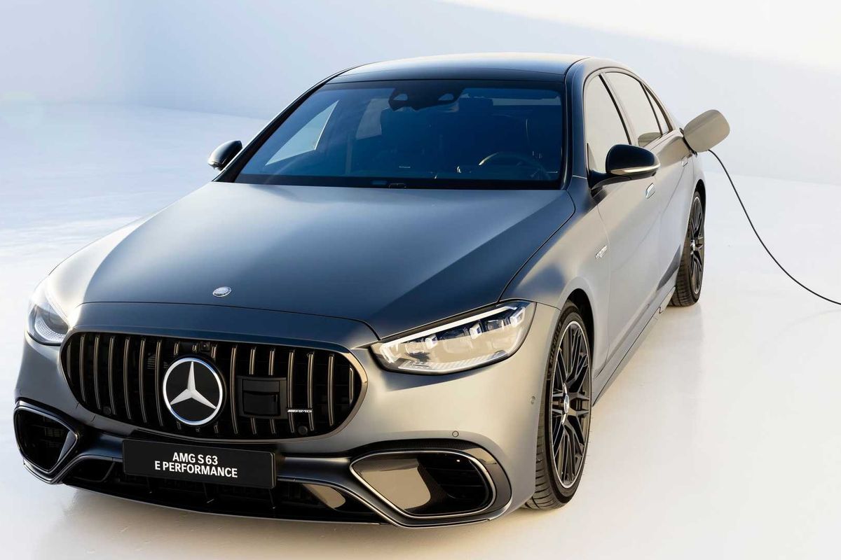 Mercedes-AMG S 63 E Performance Revealed with 590 kW!