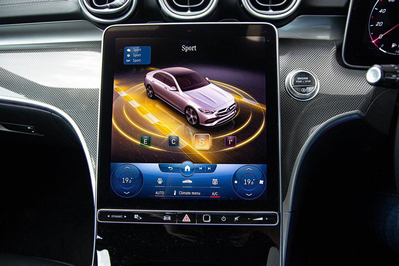 Mercedes-Benz C-Class: Living with it