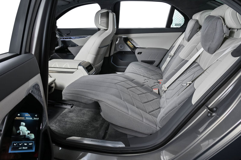 What 2023 BMW 7 Series i7 is like to drive