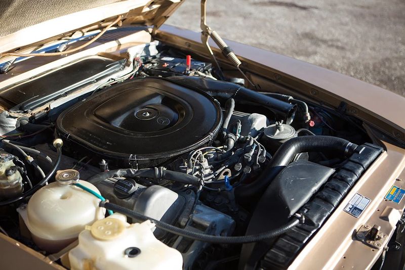 Mercedes-Benz 350SL vs 450SLC: Classic Comparison