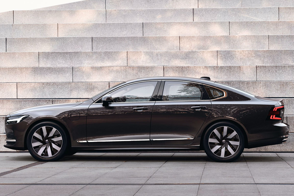 Volvo S90 T8 Twin Engine AWD (2023) Price & Specs