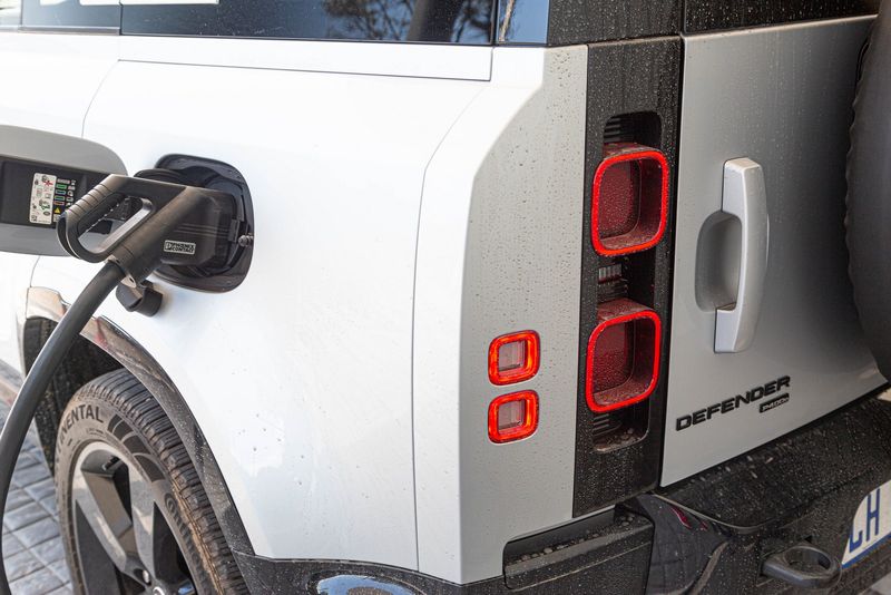 Land Rover Defender PHEV (2023) Review