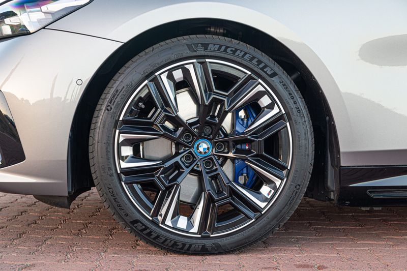 BMW i5 (2024) Review