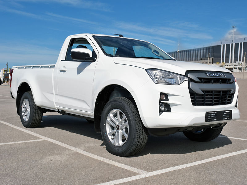 Hilux vs Ranger: single- & double-cab sales in June 2024