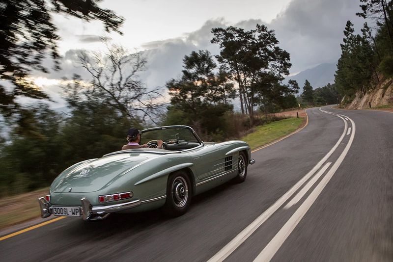 Mercedes-Benz 300SL Roadster: Classic Drive