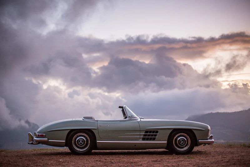 Mercedes-Benz 300SL Roadster: Classic Drive