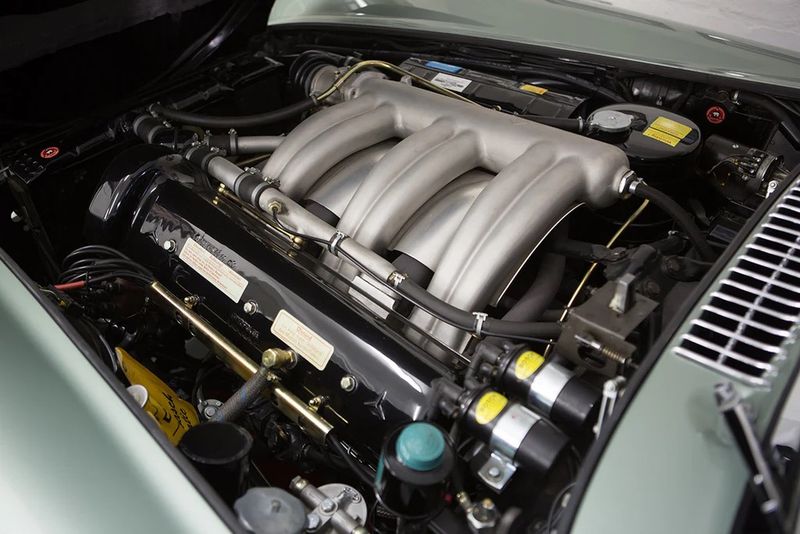 Mercedes-Benz 300SL Roadster: Classic Drive