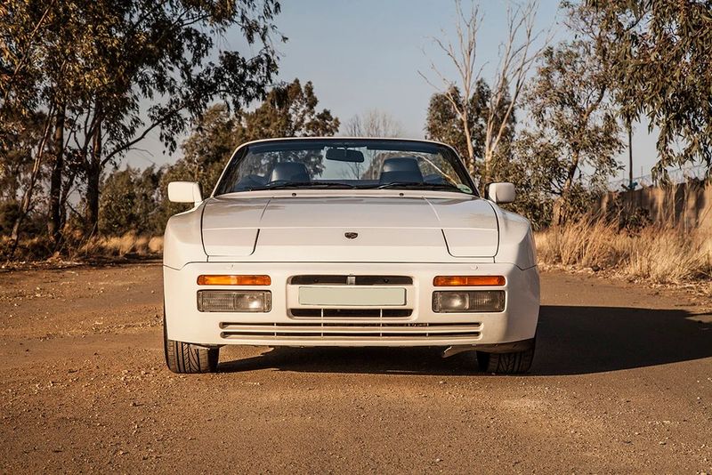 Porsche 944 Cabriolet: Classic Drive