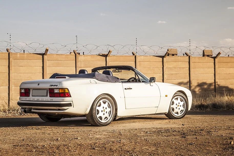 Porsche 944 Cabriolet: Classic Drive