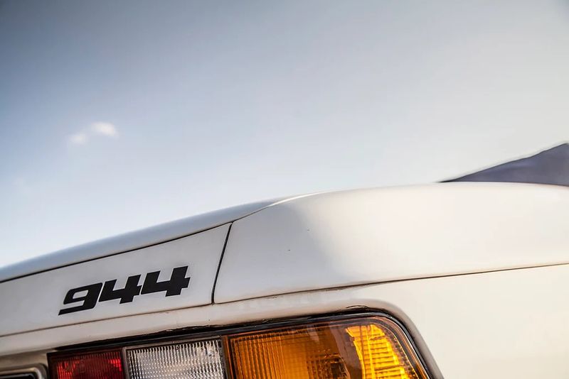 Porsche 944 Cabriolet: Classic Drive