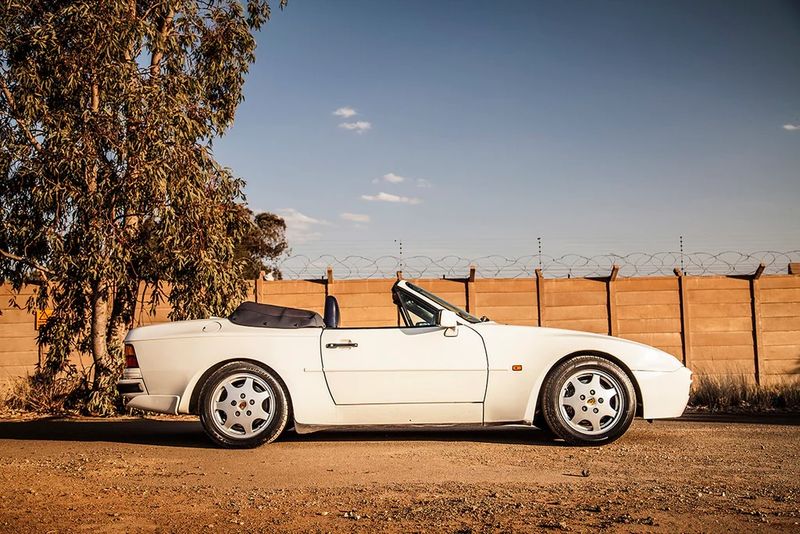 Porsche 944 Cabriolet: Classic Drive