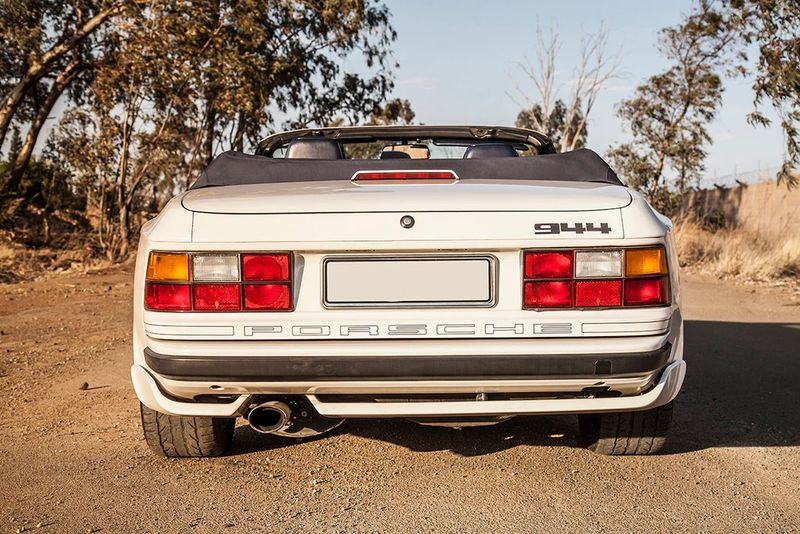 Porsche 944 Cabriolet: Classic Drive