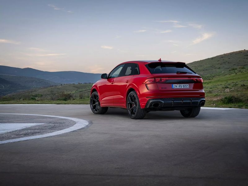 Audi RSQ8 Performance Unleashed