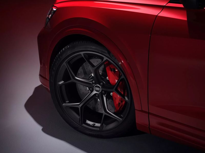 Audi RSQ8 Performance Unleashed