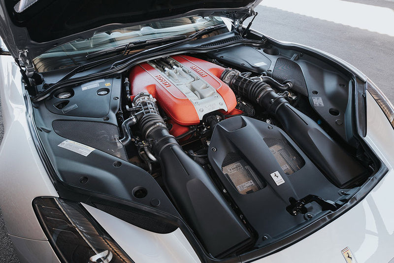 Ferrari 550 Barchetta vs 812 GTS: Classic Comparison