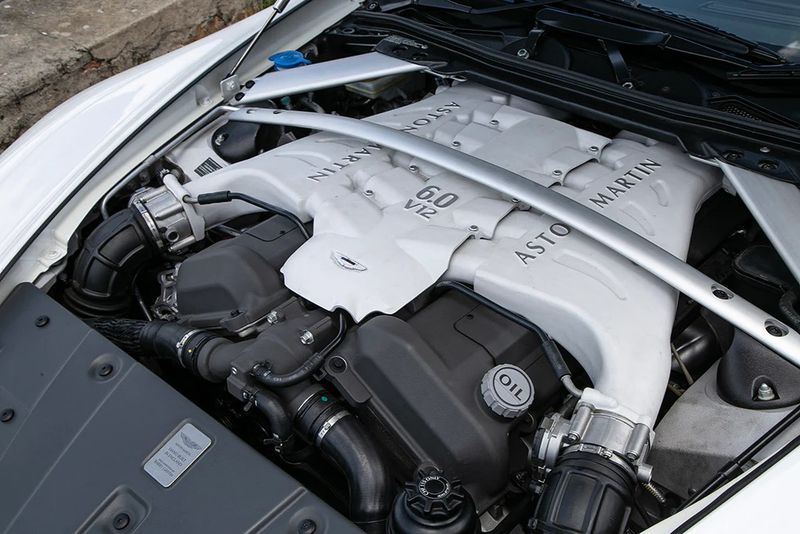 Aston Martin V12 Vantage: Classic Drive