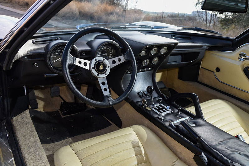 Ferrari 356 GTB/4 Daytona vs Lamborghini Miura: Classic Comparison