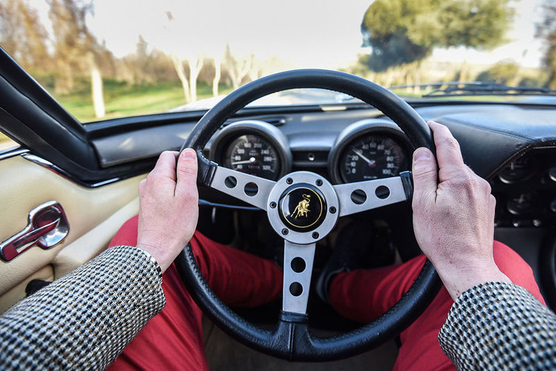 Ferrari 356 GTB/4 Daytona vs Lamborghini Miura: Classic Comparison