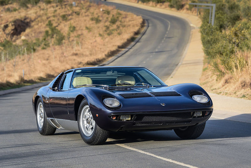 Ferrari 356 GTB/4 Daytona vs Lamborghini Miura: Classic Comparison