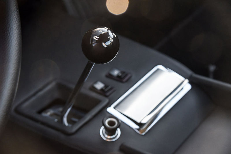 Ferrari 356 GTB/4 Daytona vs Lamborghini Miura: Classic Comparison