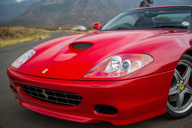 Ferrari 550 Barchetta vs 575M Superamerica: Classic Comparison