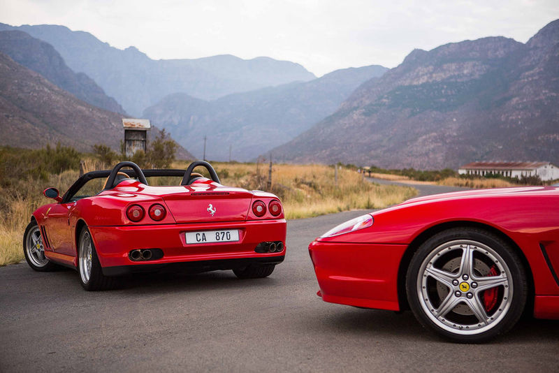 Ferrari 550 Barchetta vs 575M Superamerica: Classic Comparison