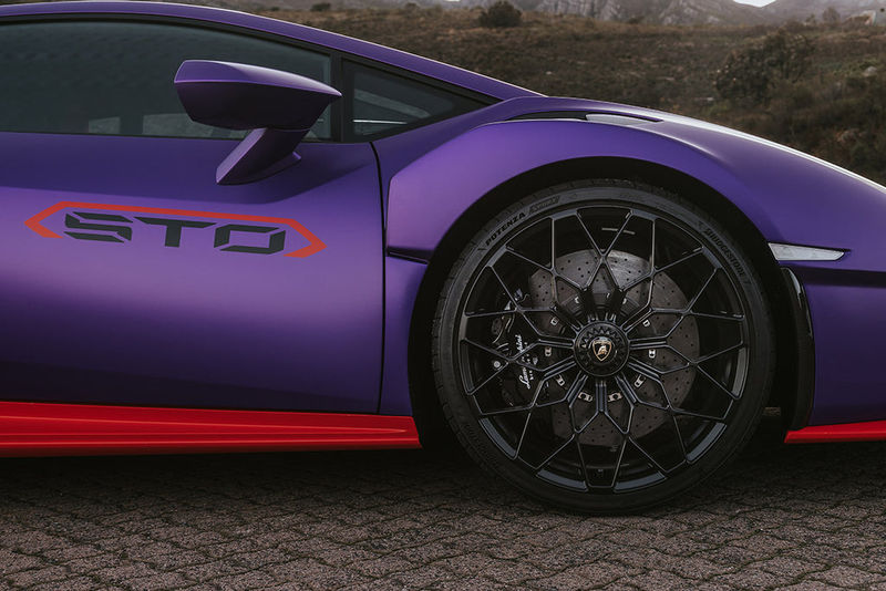 Lamborghini Huracan STO vs Ferrari SF90 Spider: Classic Comparison