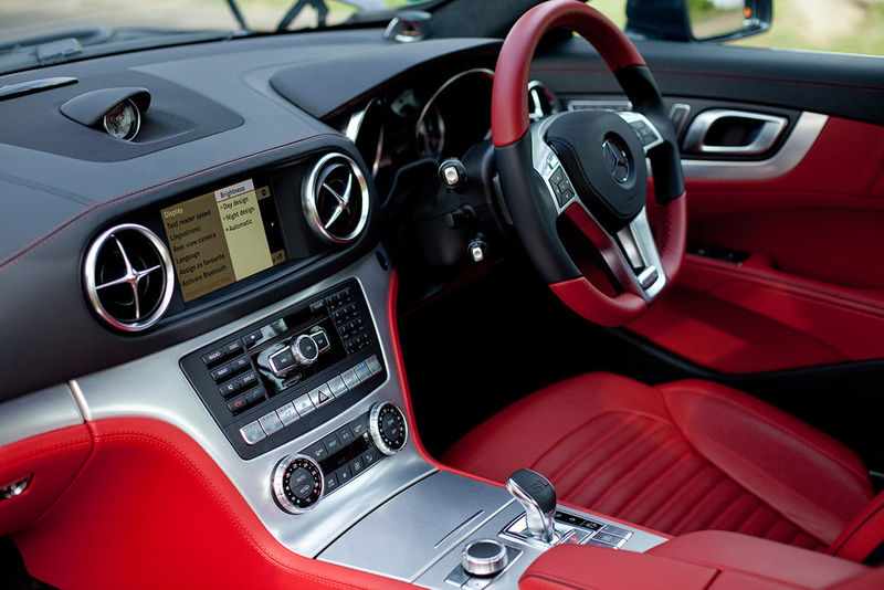 Mercedes-Benz (R107) 500SL vs (R231) SL500: Classic Comparison