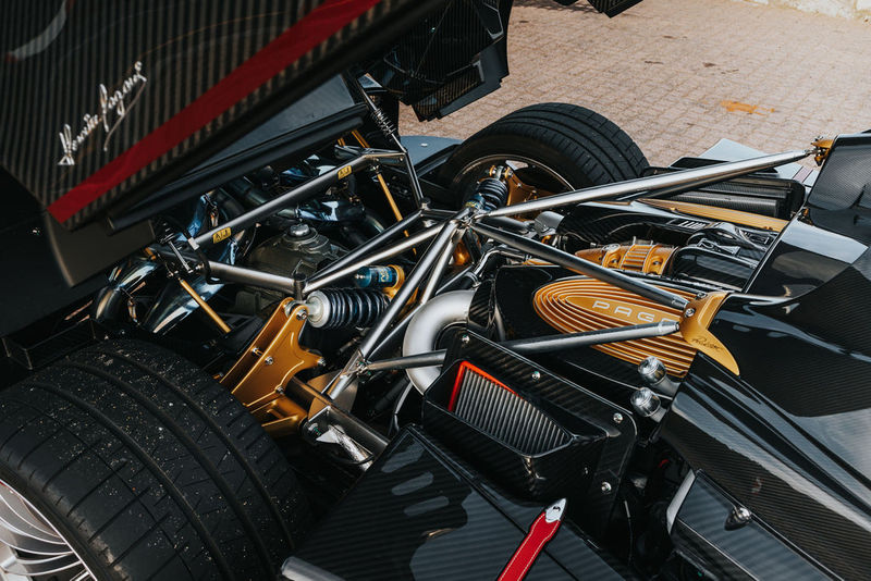 Pagani Huayra Roadster: Classic Drive