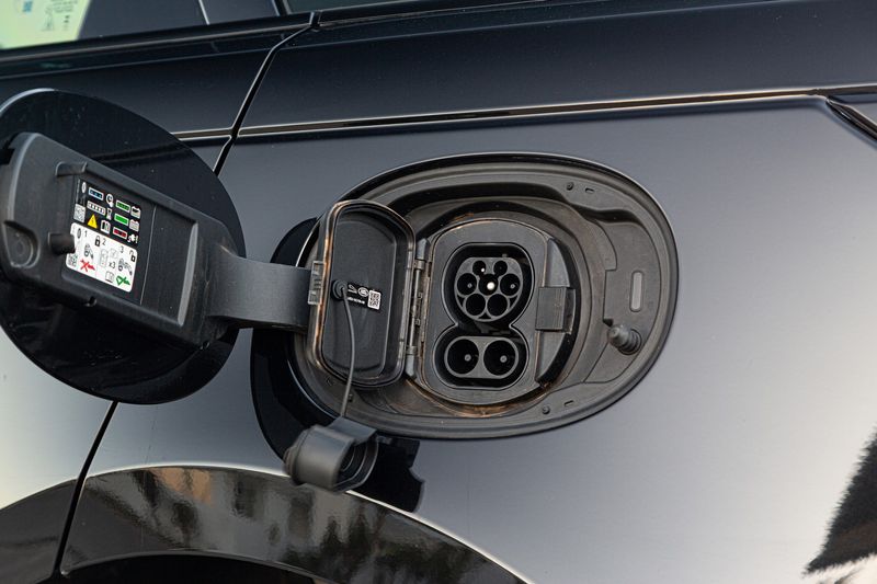 Range Rover Velar PHEV (2025) Review