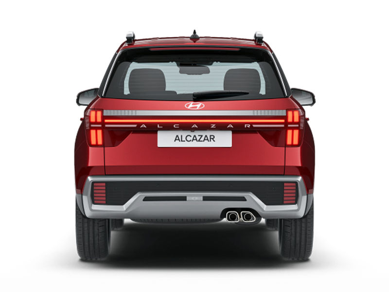 How well did the Hyundai Alcazar sell in its 1st full month?