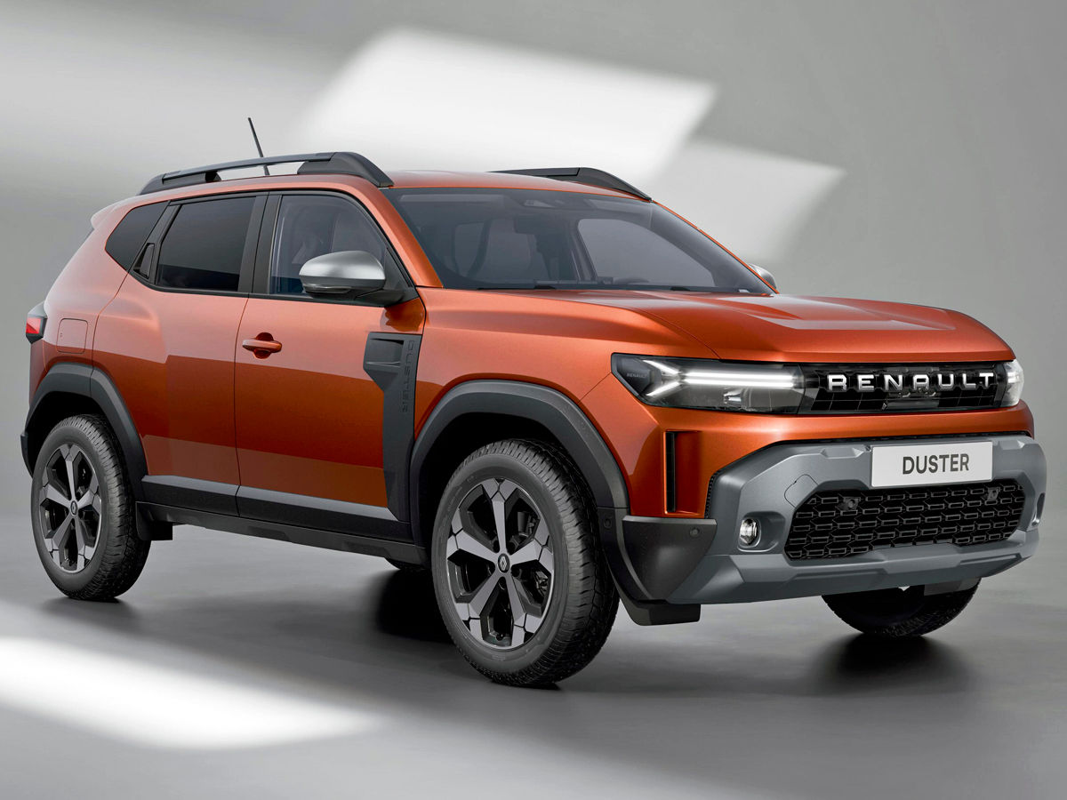 How well did the new Renault Duster sell in its 1st full month?